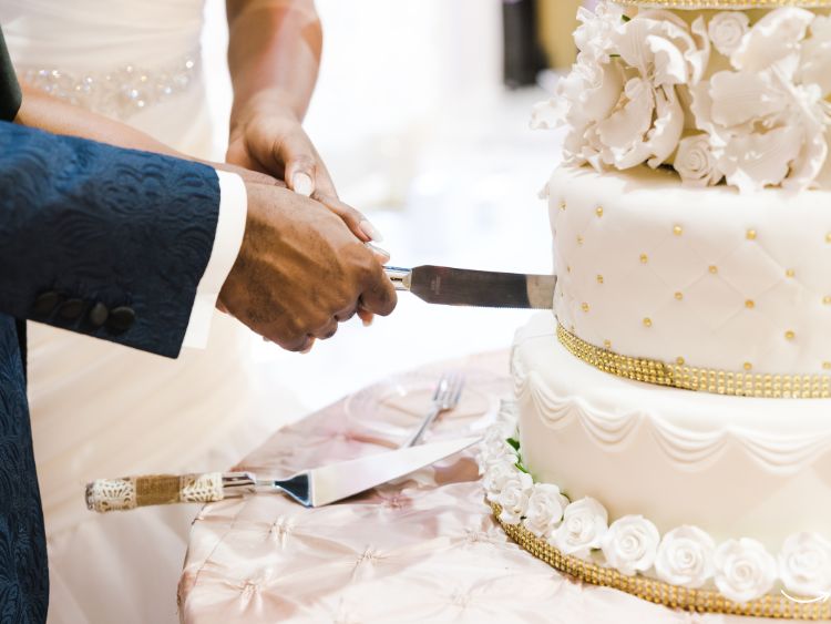 Discover the Sweet Perfection of a Wedding Cake Tasting Box - Wedding Want